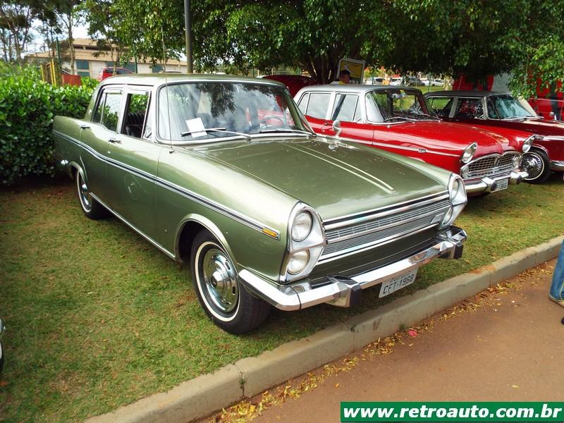 Simca Chambord: O primeiro automóvel brasileiro com motor V8 ...