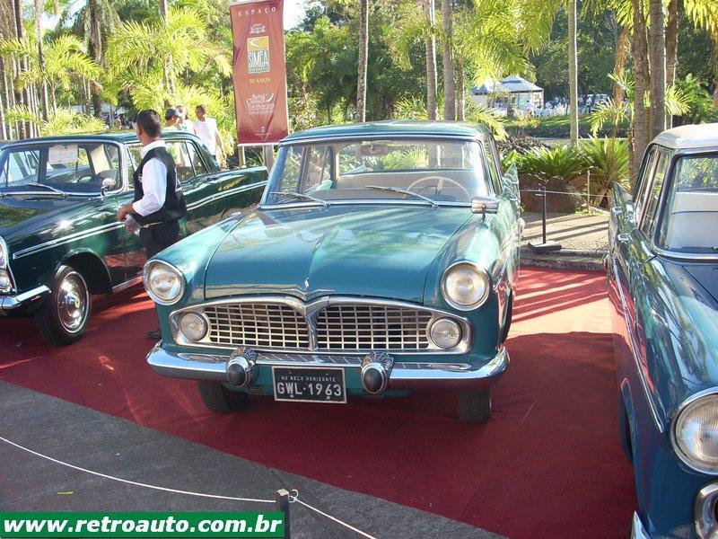Simca Chambord: O primeiro automóvel brasileiro com motor V8 ...